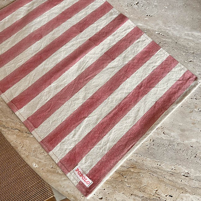 Idéal pour vos tables, ce set de table rayé POPOLO est réalisé en block ...